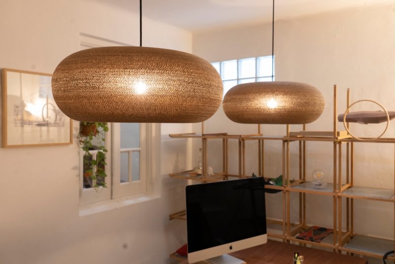 Lámpara colgante Fungi fabricada en cartón corrugado (diámetro: 56cm) - Boutique de Luz